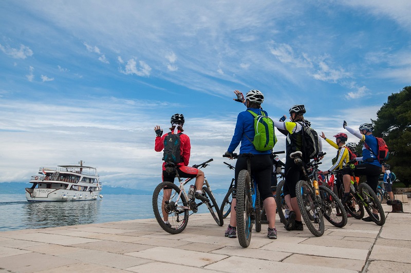 Mountain Bike and Boat Mediterranean on Islandhopping Tours - ALL Inclusive